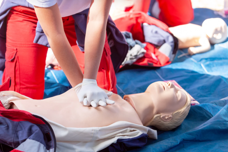BLS-AED Complet avec certification SRC - Formations Medicalis Academy